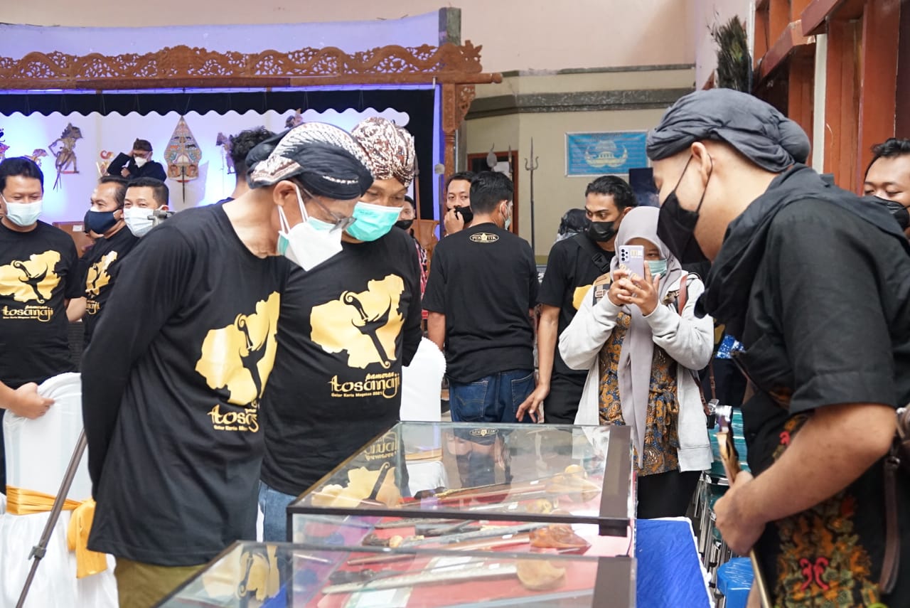 Mengenal Tosan Aji, Senjata Pusaka Tradisional Warisan Budaya Yang ...
