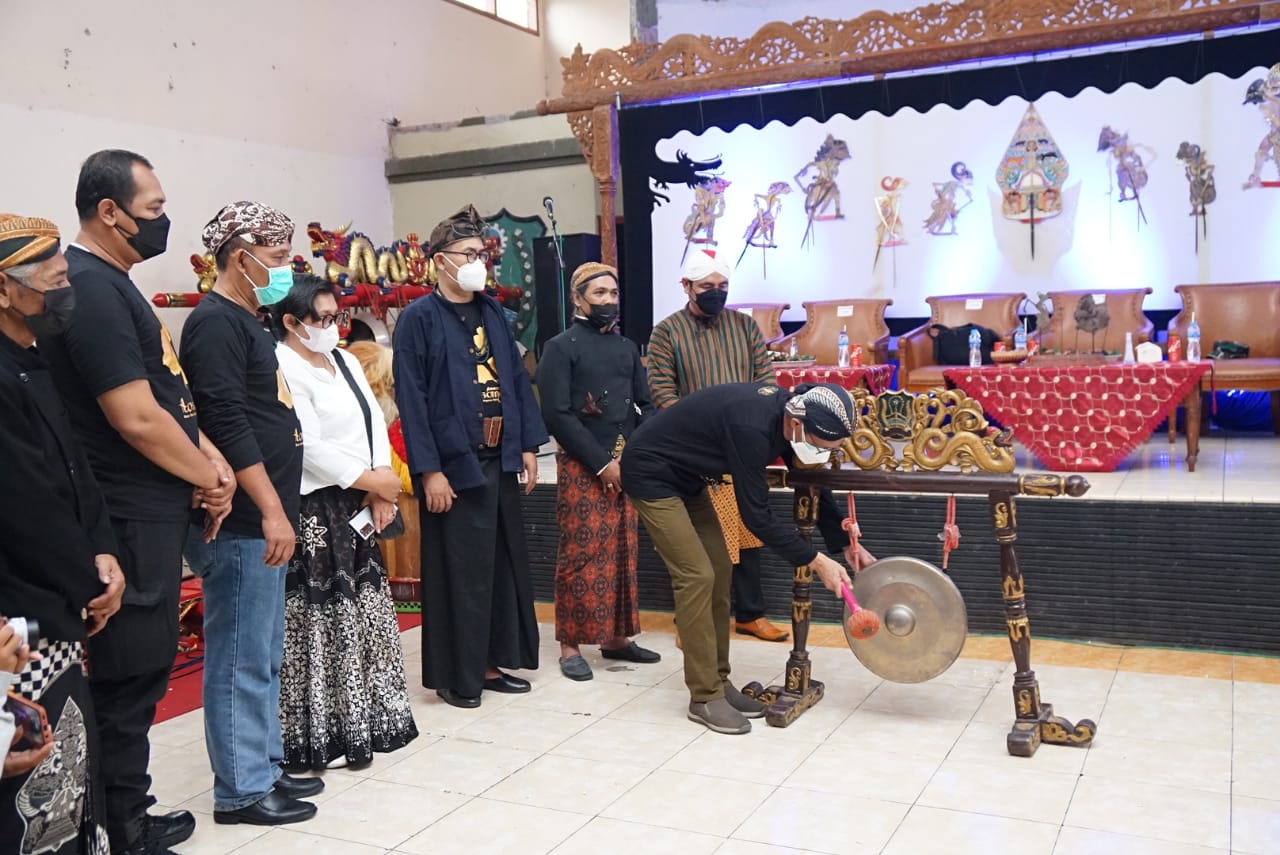 Mengenal Tosan Aji, Senjata Pusaka Tradisional Warisan Budaya Yang ...